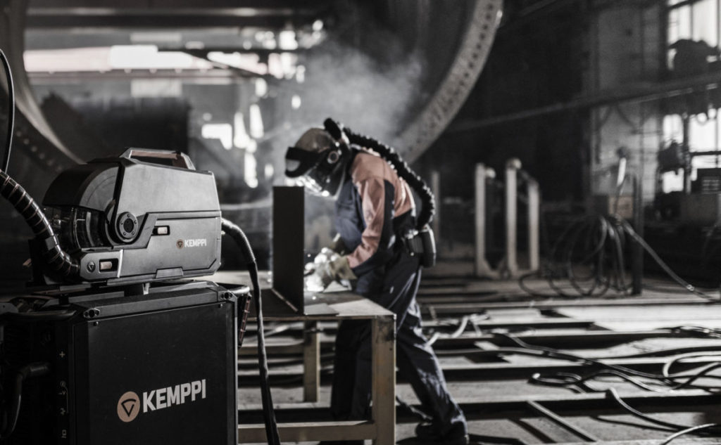 X8-MIG-Welder-welding-02 - S.T.S. : Soudage, coupage, aspiration ...